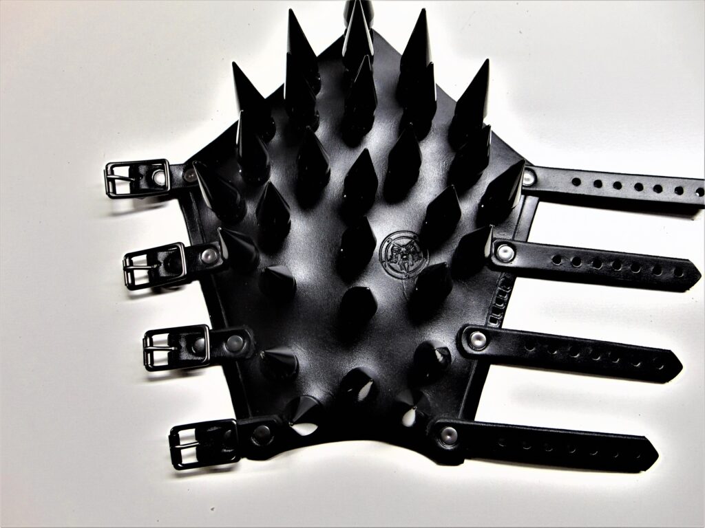 (DARK FUNERAL).....BLACK GIANT SPIKED GAUNTLET (MDLG0108)