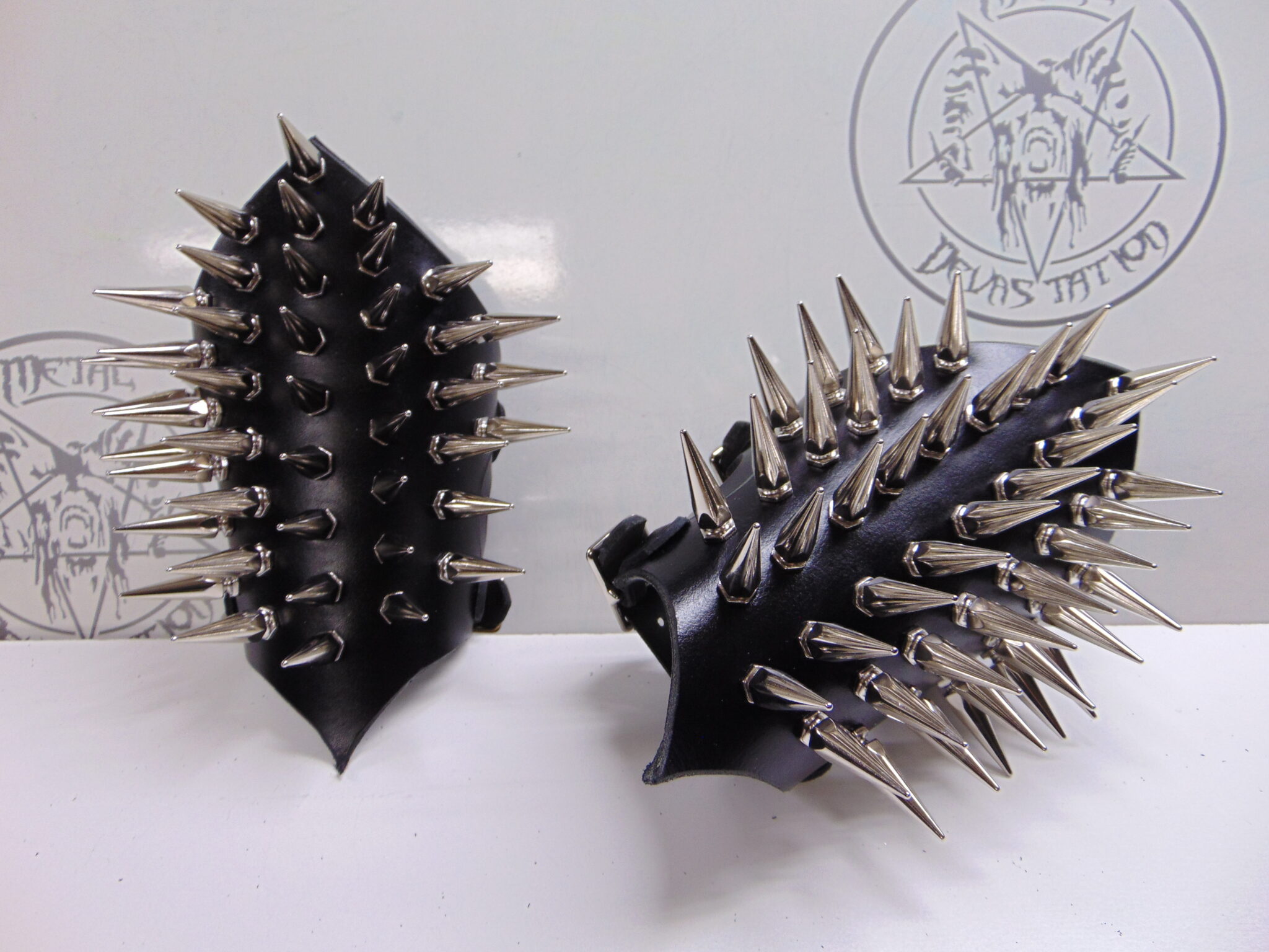 EMPEROR ...LEATHER SPIKED SMALL GAUNTLET ..(MDLG0139)