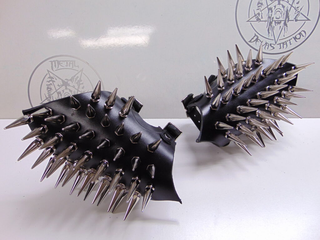 EMPEROR ...LEATHER SPIKED SMALL GAUNTLET ..(MDLG0139)