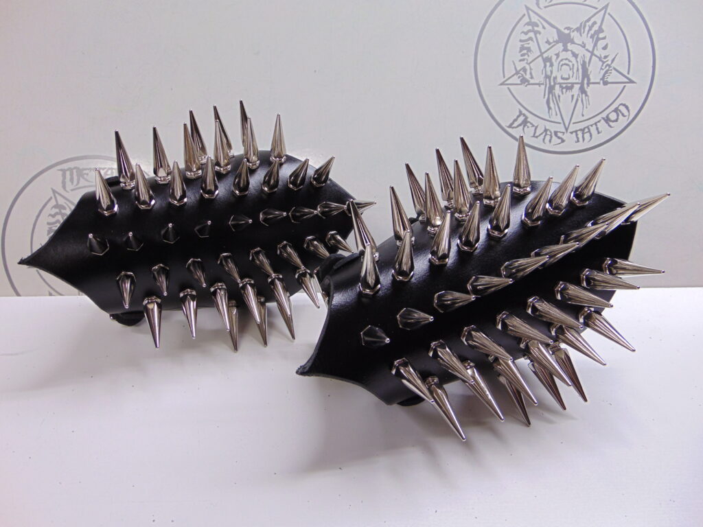 EMPEROR ...LEATHER SPIKED SMALL GAUNTLET ..(MDLG0139)