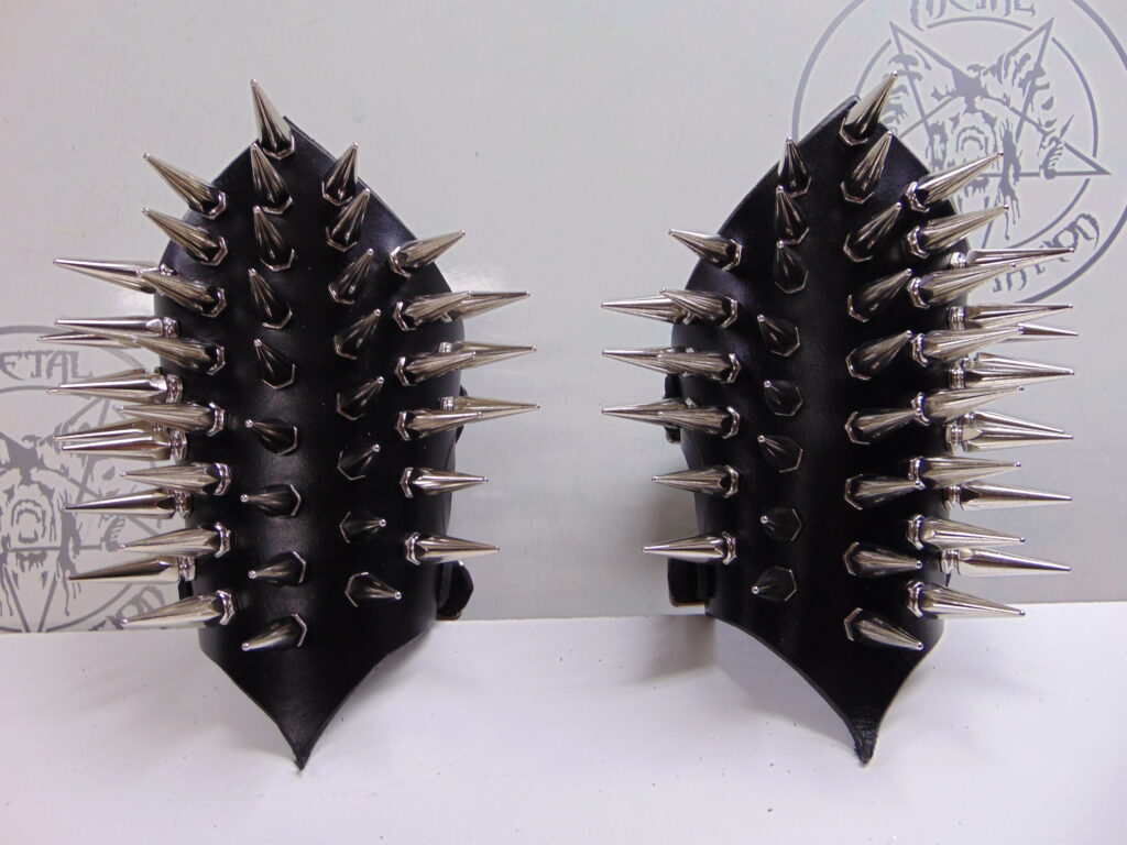 EMPEROR ...LEATHER SPIKED SMALL GAUNTLET ..(MDLG0139)