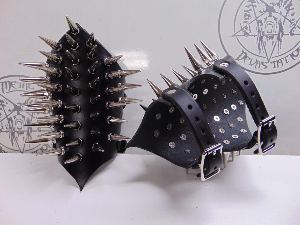 EMPEROR ...LEATHER SPIKED SMALL GAUNTLET ..(MDLG0139)