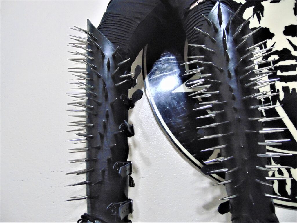 LONG THIN SPIKE SHIN GUARD.(MDLSG0114)