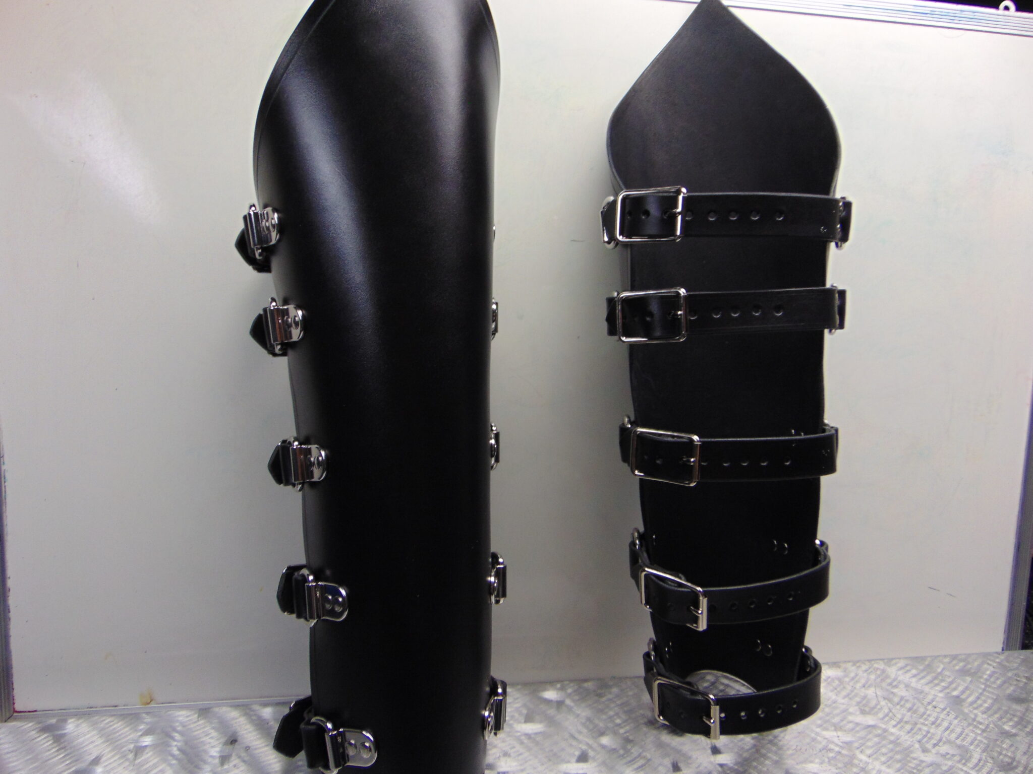 (SATYRICON)PLAIN LEATHER SHIN GUARDS(MDLSG0118)