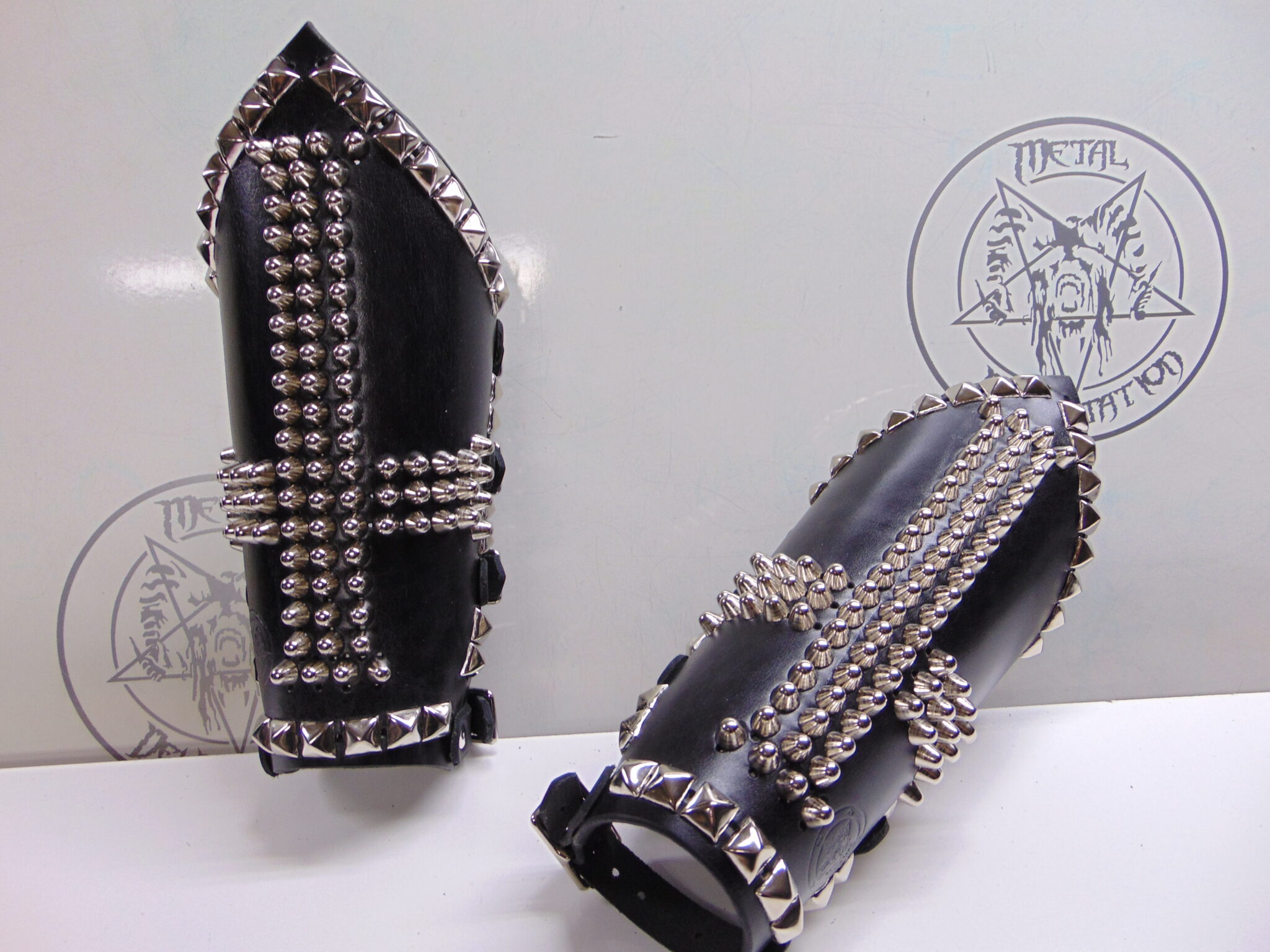 MIDNIGHT UPSIDE DOWN CROSS LEATHER STUDDED GAUNTLET U.S.A (MDLG0309 ...