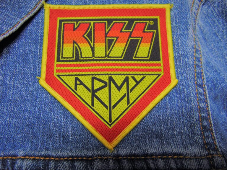 KISS... Official Woven Patch (hard rock) U.S.A (2936) - Metal Devastation