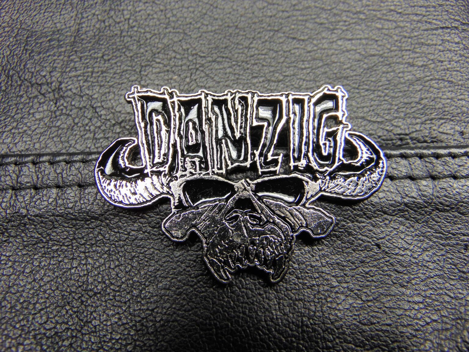 DANZIG Metal Pin / Badge (goth metal) 320