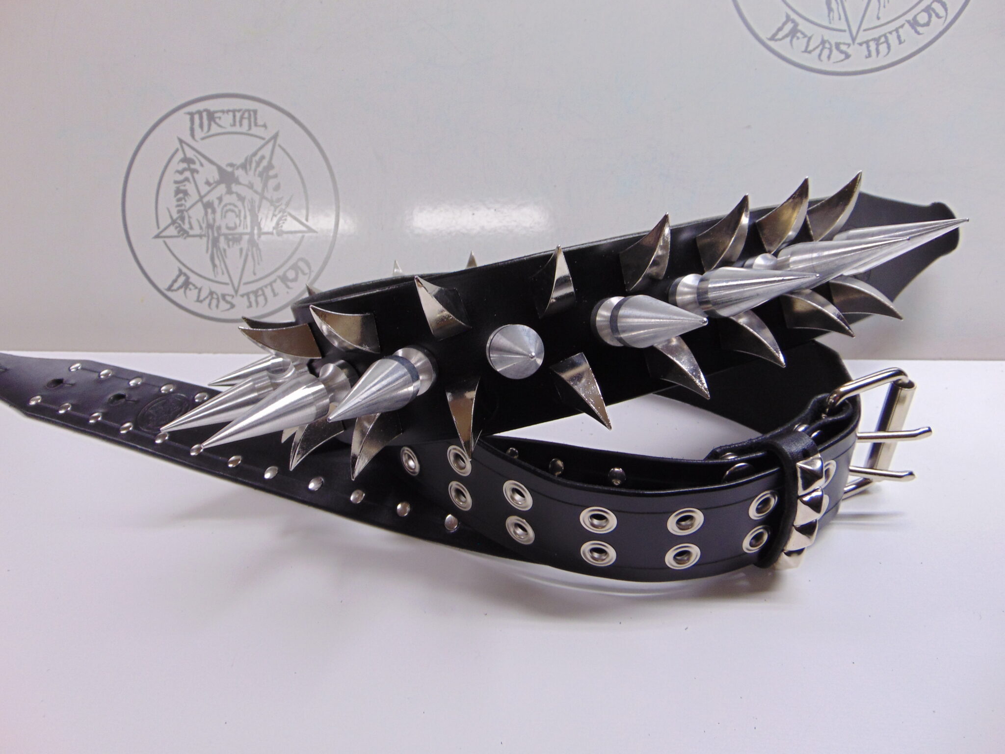(CARNIVORE) LEATHER GIANT SPIKE GUITAR STRAP BUCKLE UP (MDLS0055)